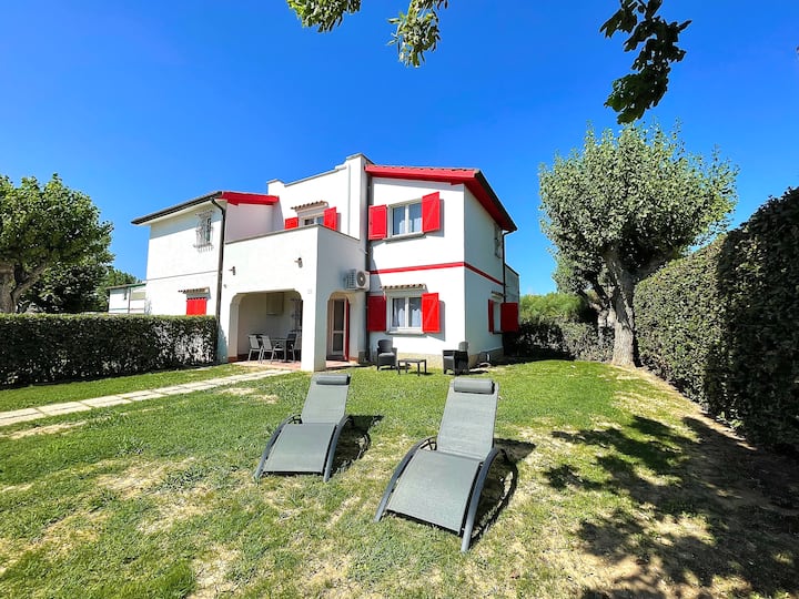 Seafront Villa With A Garden - Porto Recanati