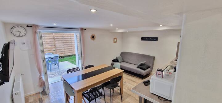 Maison Aurillac - 2 Chambres - Parking Gratuit - Aurillac