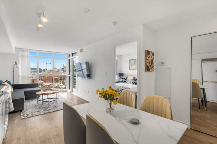 Beautiful Downtown Toronto Condo With Free Parking - Toronto