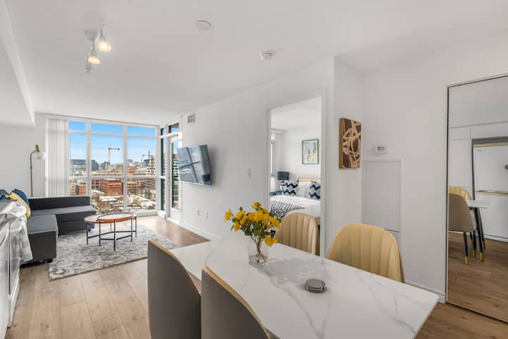 Beautiful Downtown Toronto Condo With Free Parking - Toronto