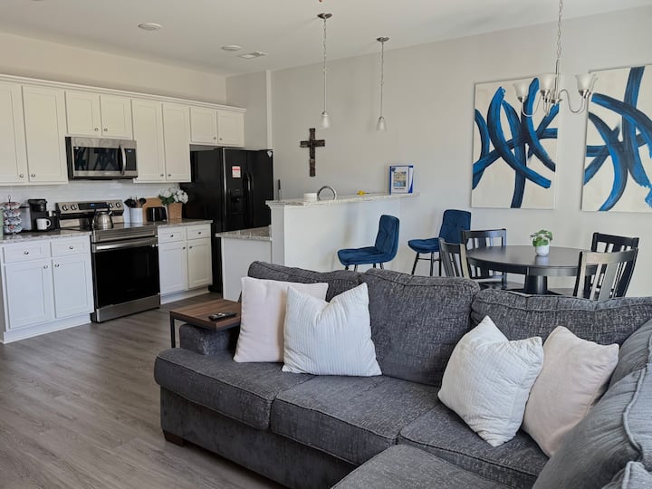 *Feels Like Home*- Near To Fort Jackson | Sleeps 5 - Elgin, SC