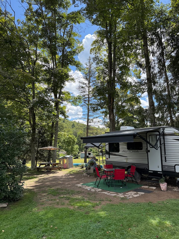 Beautiful River Front Camper Perfect Fishing Spot - Poconos, PA