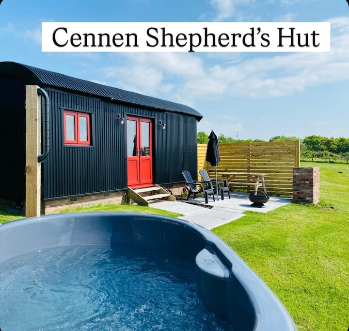 Luxury Shepherd’s Hut | Hot Tub | South Wales - Llandeilo
