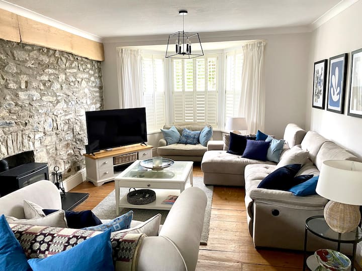 Large Seaside Home With Hot Tub For 8 Guests - New Quay