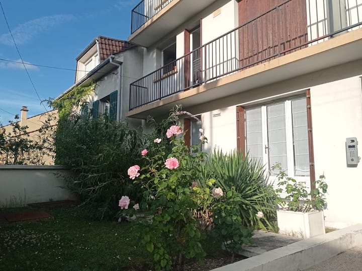 Quiet Renovated Apartment Near Rer And City Center - Rueil-Malmaison
