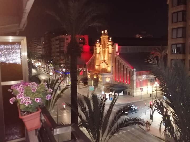 Excelente Ubicación. 5 Minutos A Pie De La Playa. - Alicante
