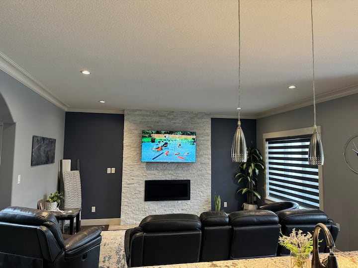 Executive 3 Bed, 2.5 Bath, House - Fort McMurray