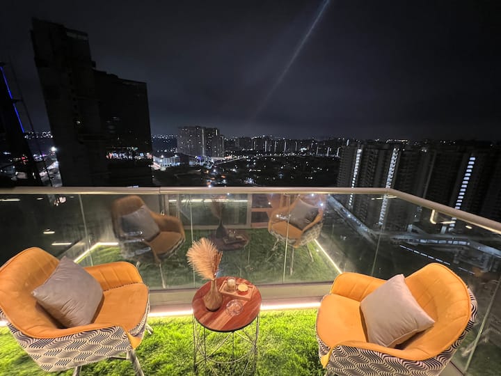 The Celestial Cove - A Luxury Studio - Noida