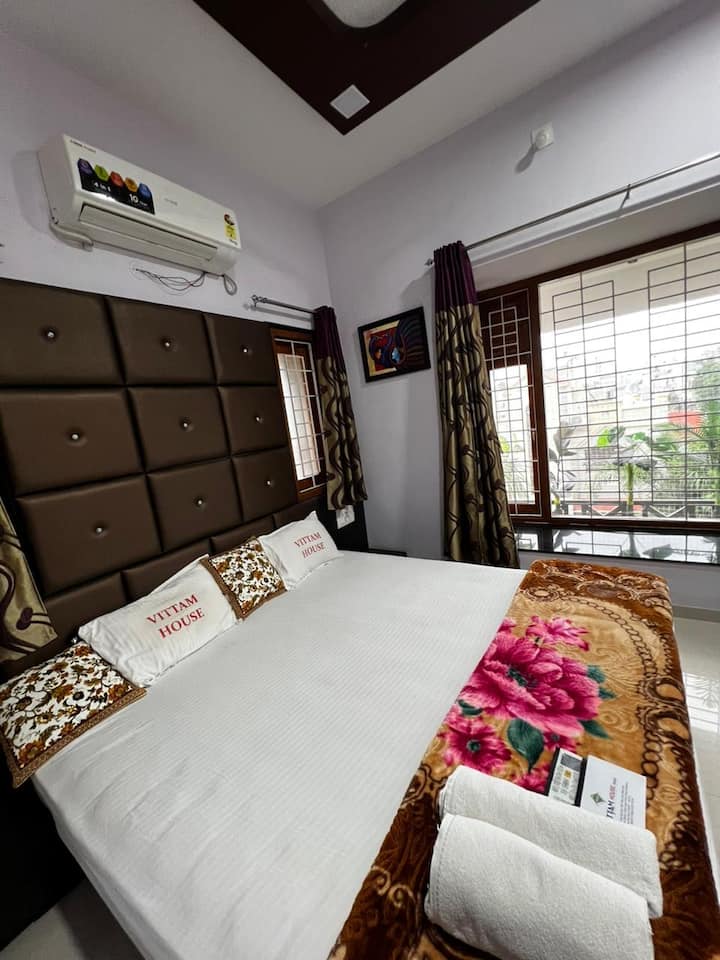 Opera House | 4 Master Bedrooms With Ac, Tv, Wifi - Rajkot