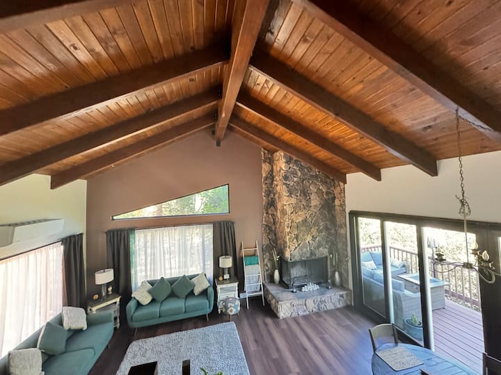 Crestline Getaway - San Bernardino, CA