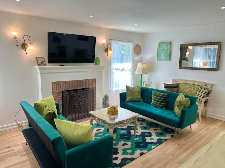 Casa Sunshine: A Hollywood Home - Los Angeles, CA