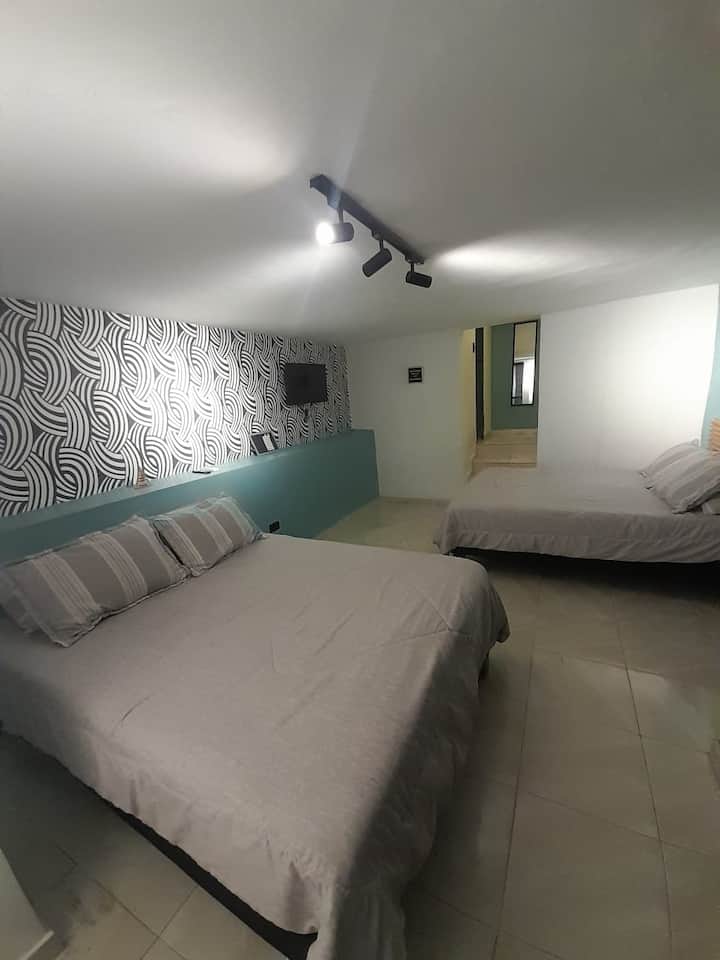 Apto Amplio / Parking / Ac Y Baño Privado - Cali