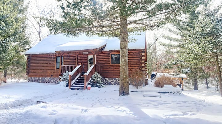 Black Bear Retreat-hot Tub, Fire Pit, Game Room - Baldwin, MI