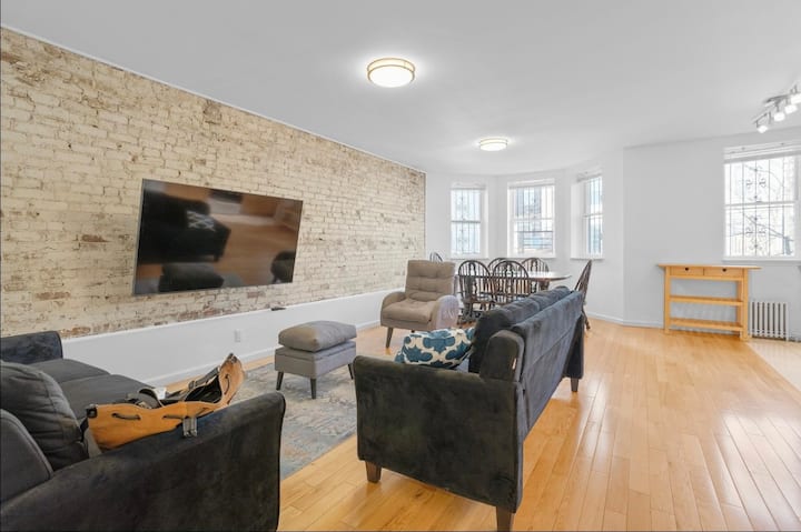 Steps To Subway! Spacious 3br Brooklyn Brownstone - New York