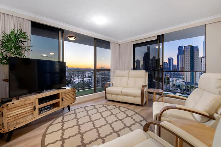 Ocean And River View Retreat - Surfers Paradise