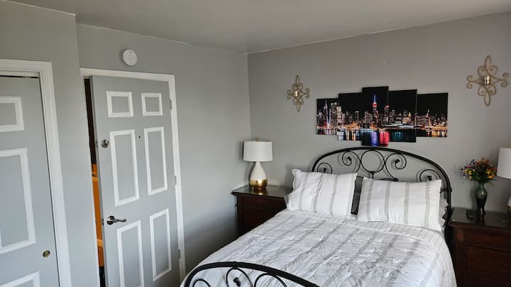 The Heritage Row House: 2 Bedroom Apartment. - Brooklyn, NY