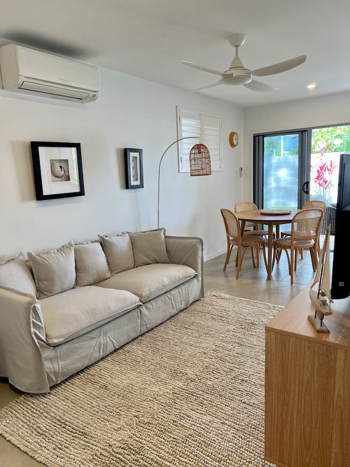 Spacious Retreat Near The Beach - Caloundra