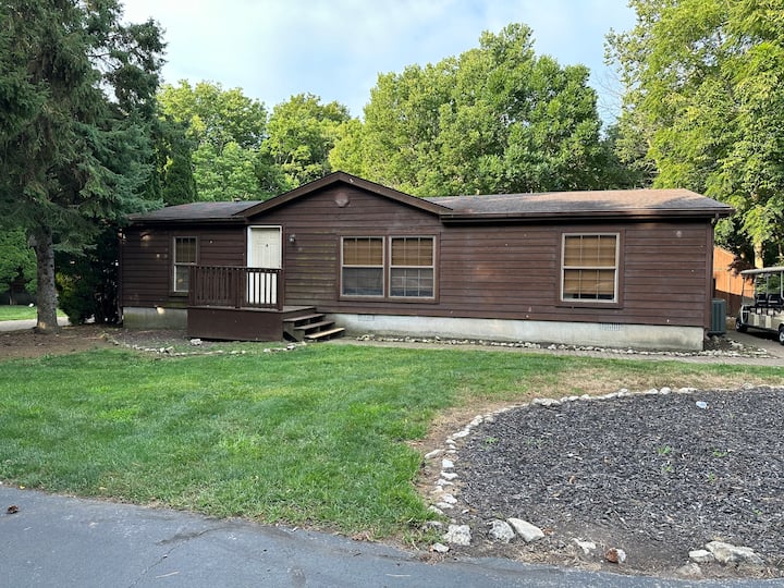 Rustic Retreat House 90
Full Linens Provided 10ppl - Put-in-Bay, OH
