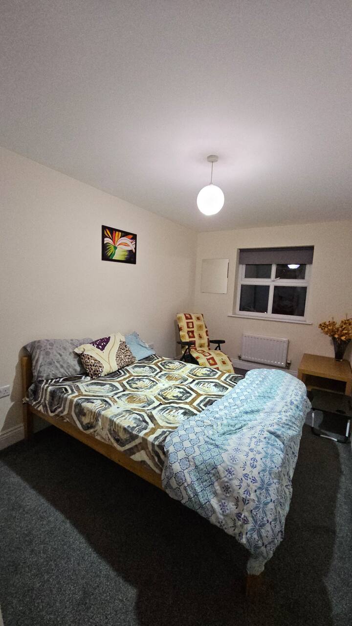 Double Bedroom & Shared Bathroom - Newcastle upon Tyne