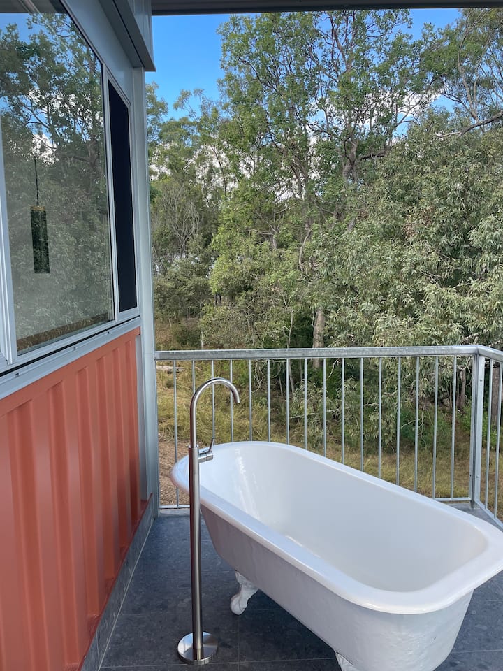 Luxury 2 Bedrm Architectural Design & Outdoor Bath - Aratula