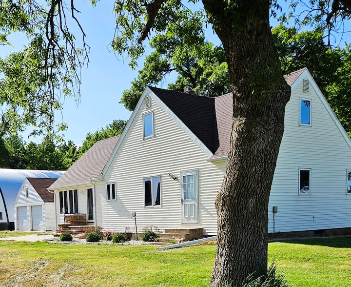 Cozy Country Home For Couples Or Families - The Lake, Luverne
