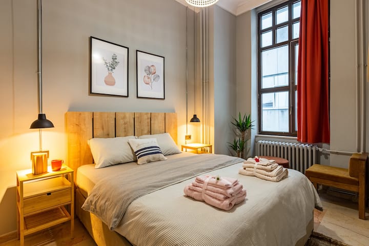 Elegant Galata Apt. W/a/c Fireplace 2min To Sea - Cihangir