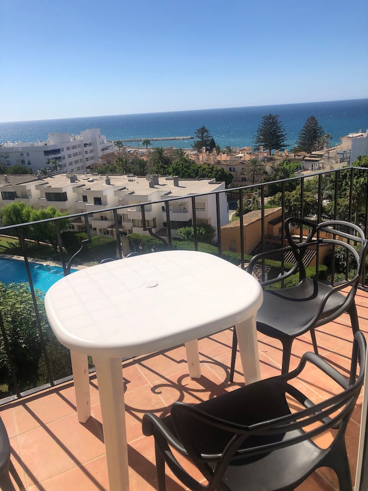 Apartamento En Playa Del Cristo - Estepona