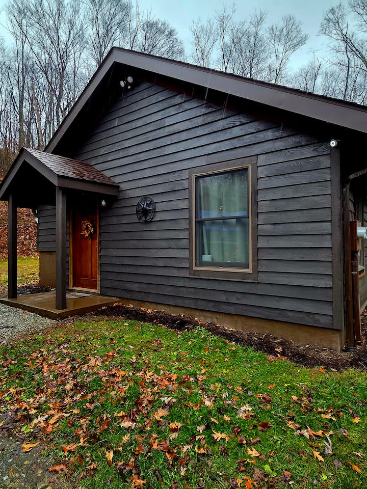 Charming Cabin, Near State Parks And Resorts! - Donegal, PA