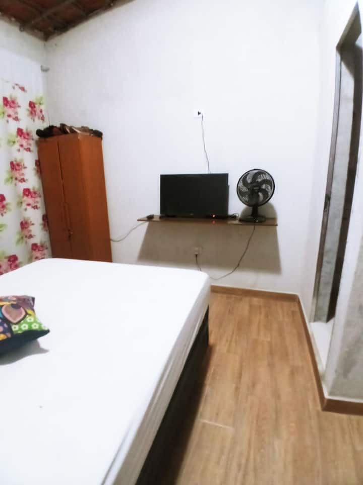 Quarto Triplo Simples E Garage Em Pousada - Betim