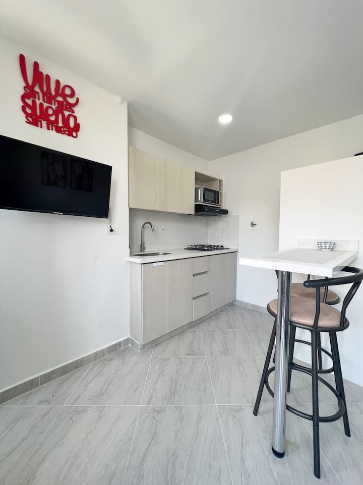 Apto Céntrico Con Balcón Piso 10 - Sabaneta