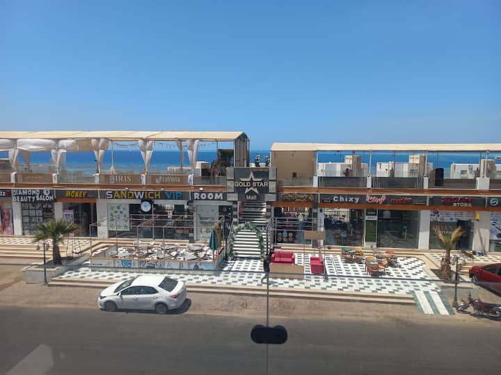 An Elegant Seafront Apartment - Hurghada
