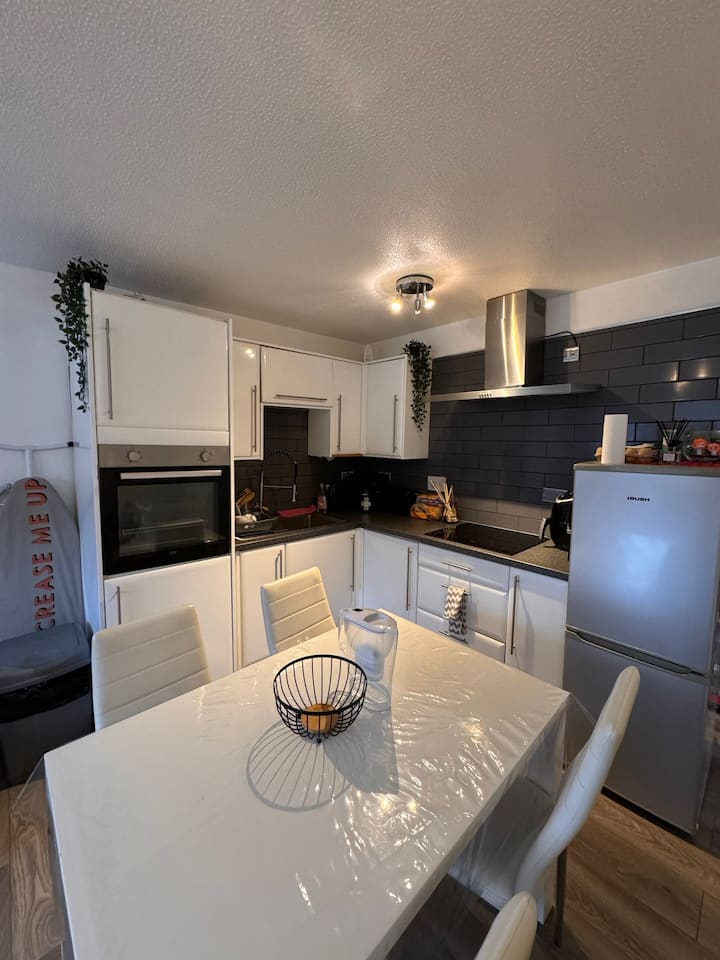 Cosy 2 Bedroom Apartment - Canterbury