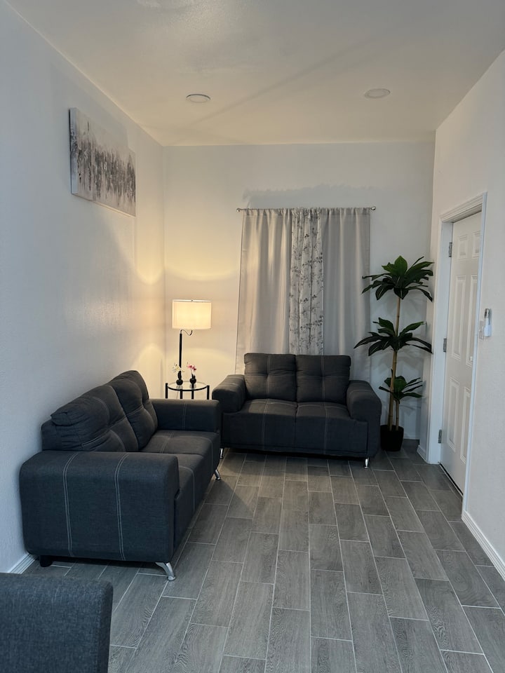 Your Pristine & Cozy Place - Laredo, TX