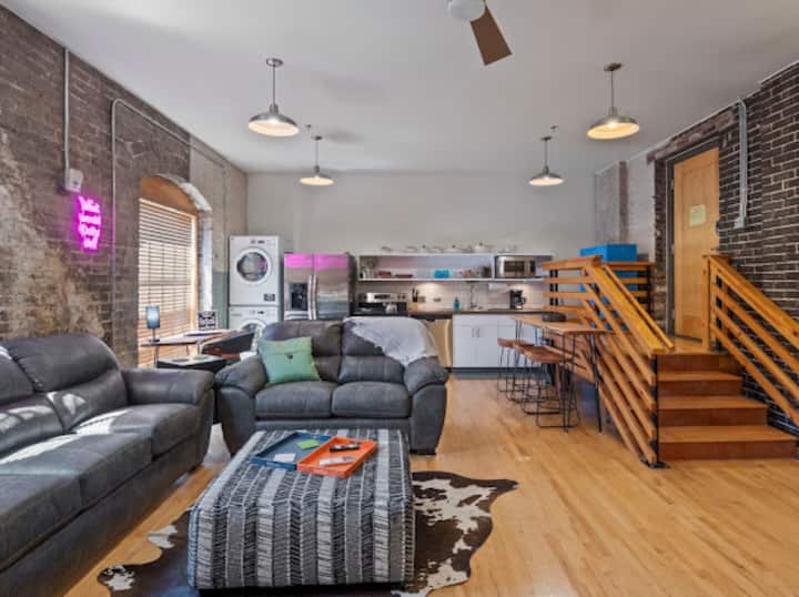 Downtowndolly W/q Bed & Sofa Bed - Knoxville, TN