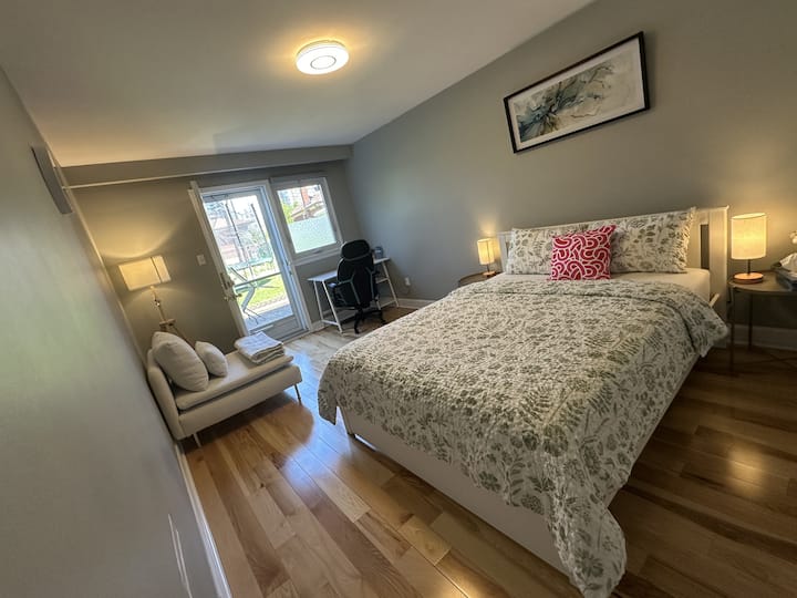 Private 2brs Apartment Near Airport | Free Parking - Toronto