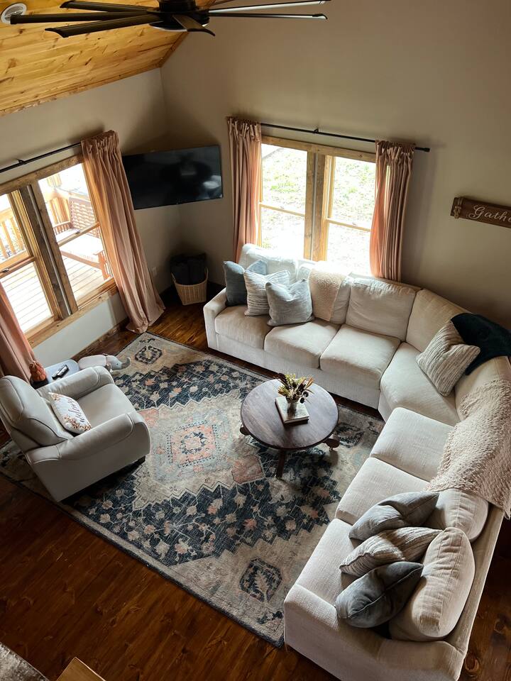 Lily Of The Valley Rustic Modern Brown Co. Home - Nashville, IN