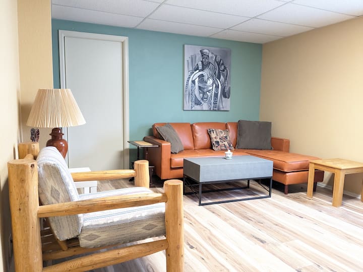 Roomy Entire Guest Unit - Aurora, CO
