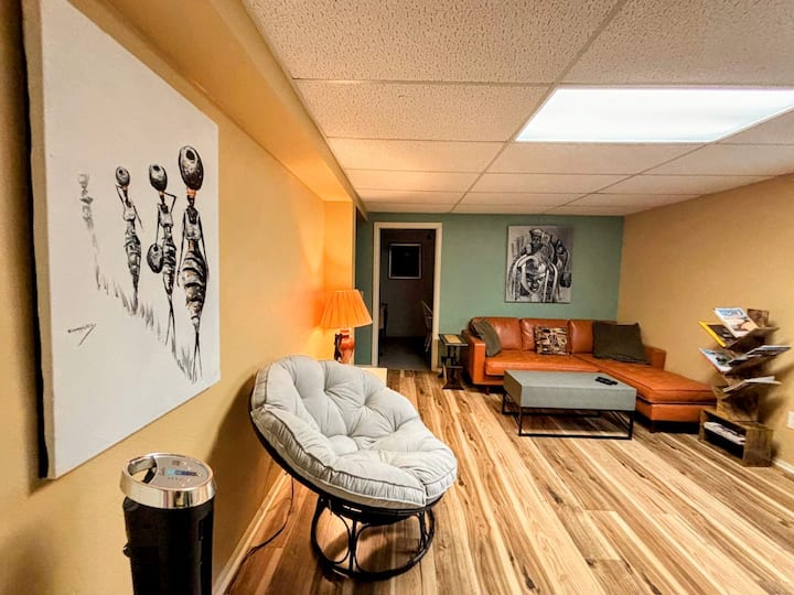 Roomy Entire Guest Unit - Aurora, CO