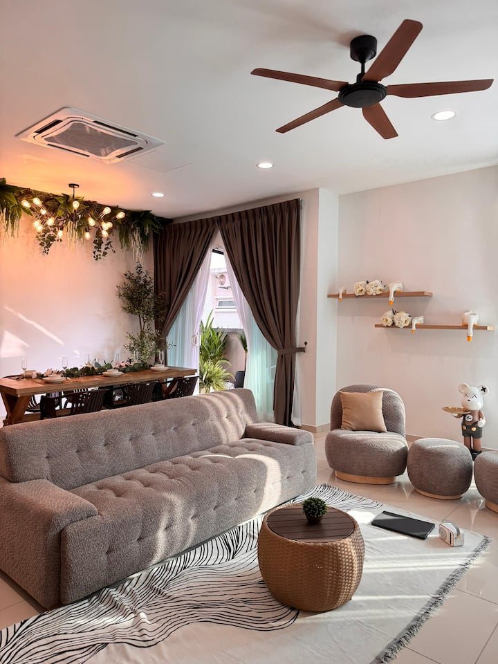 Ktn 3storey 25pax
6bedr 8bathr June’s Luxury House - Kuantan