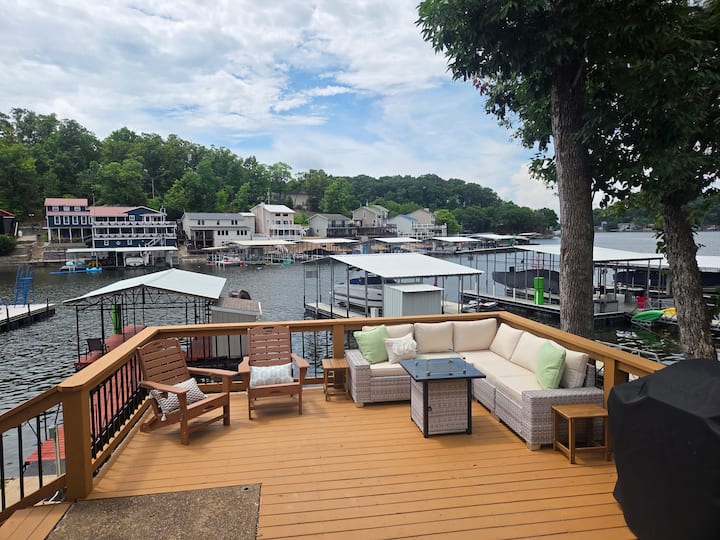 -Shoreline Sanctuary! Waterfront Fun!- - 