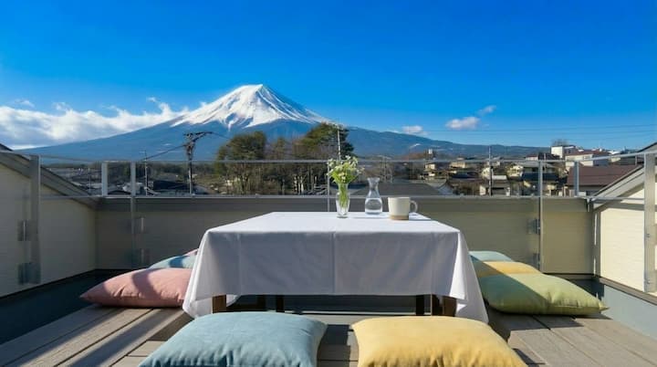 バルコニーから富士山を一望。河口湖駅徒歩12分の4ldk一棟貸し「ヴィラ富士錦」 - Lake Kawaguchi