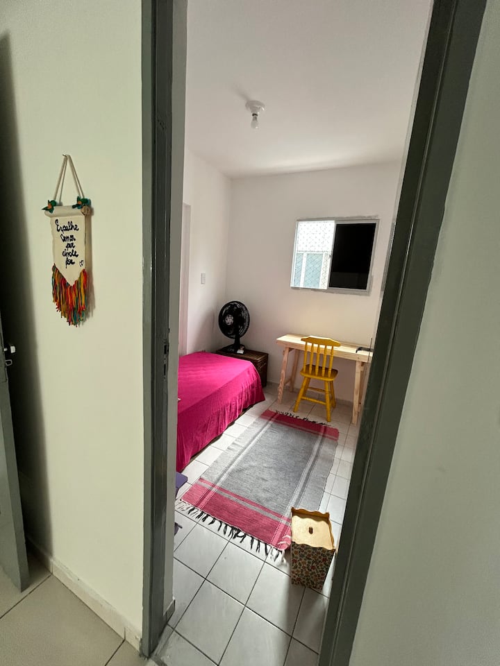 Quarto Single Na Casa Girassol - Recife