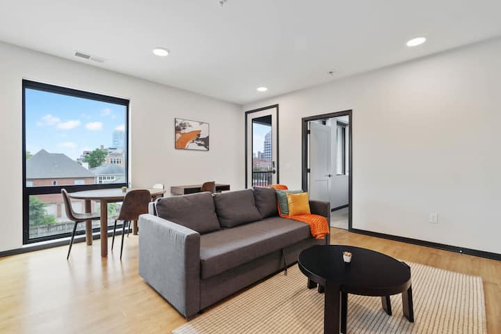 Cozysuites Mass With Lounge And Roof Deck #5 - Indianapolis, IN