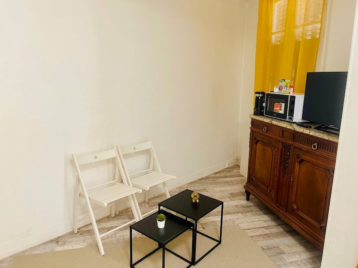 Appartement En Face De Gare/tram - 10min Paris/cdg - Le Bourget