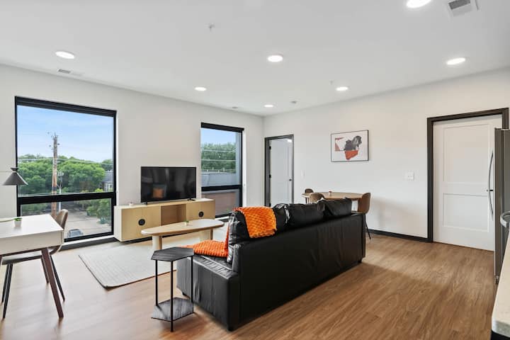 Cozysuites Mass With Lounge And Roof Deck #11 - Indianapolis, IN