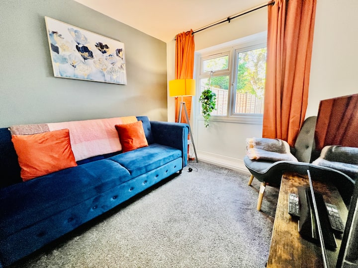 4 Bedroom House Basildon | Free Parking | Sleeps 7 - Basildon