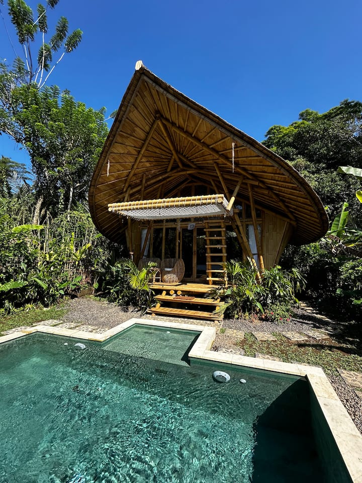 Bamboo Ecobreeze Eagle House - Indonesia