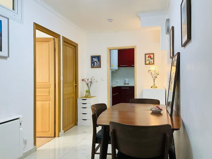 Une Chambre D'hôtes Confortable - Paris