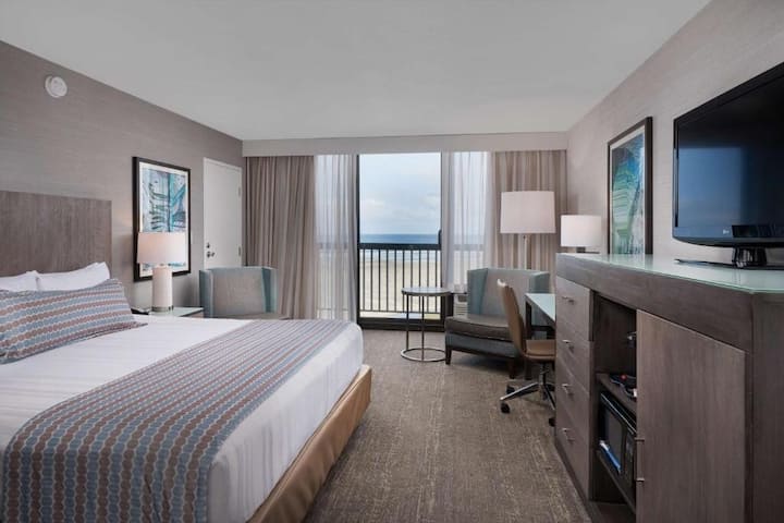 Ideal Couple Beach Stay | Oceanfront Unit - Newport, OR