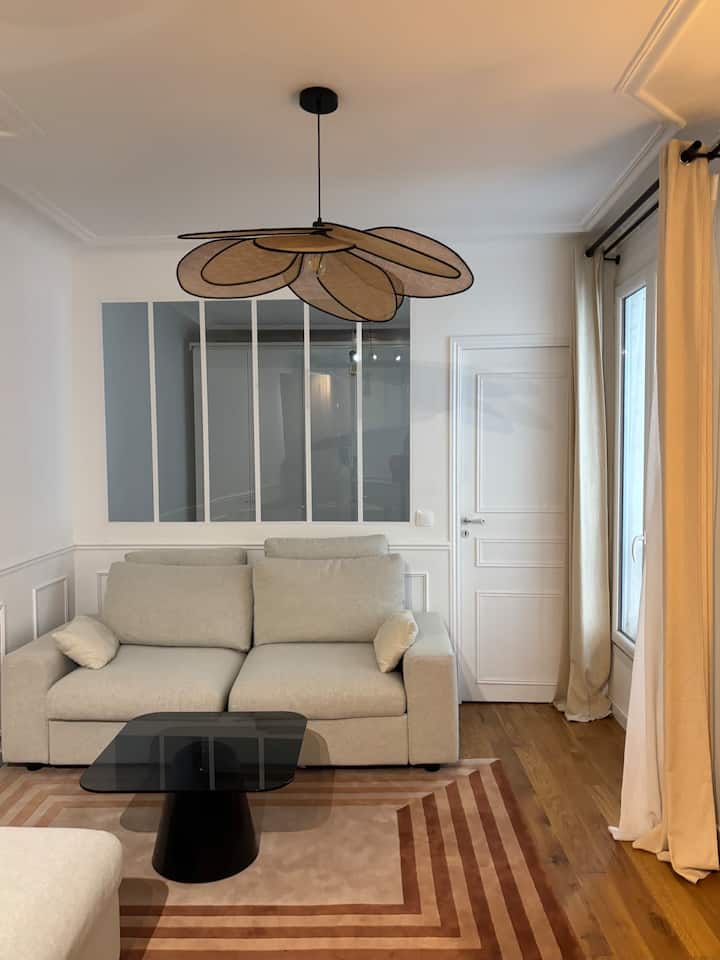 2 Pièces Cosy Au Centre De Paris - Paryż